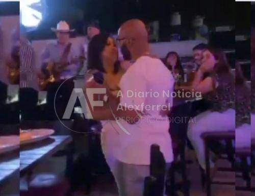 ¡VIVE EL AMOR! ÁNGEL PIDE MATRIMONIO A SU NOVIA ITZEL EN BAR DE ...